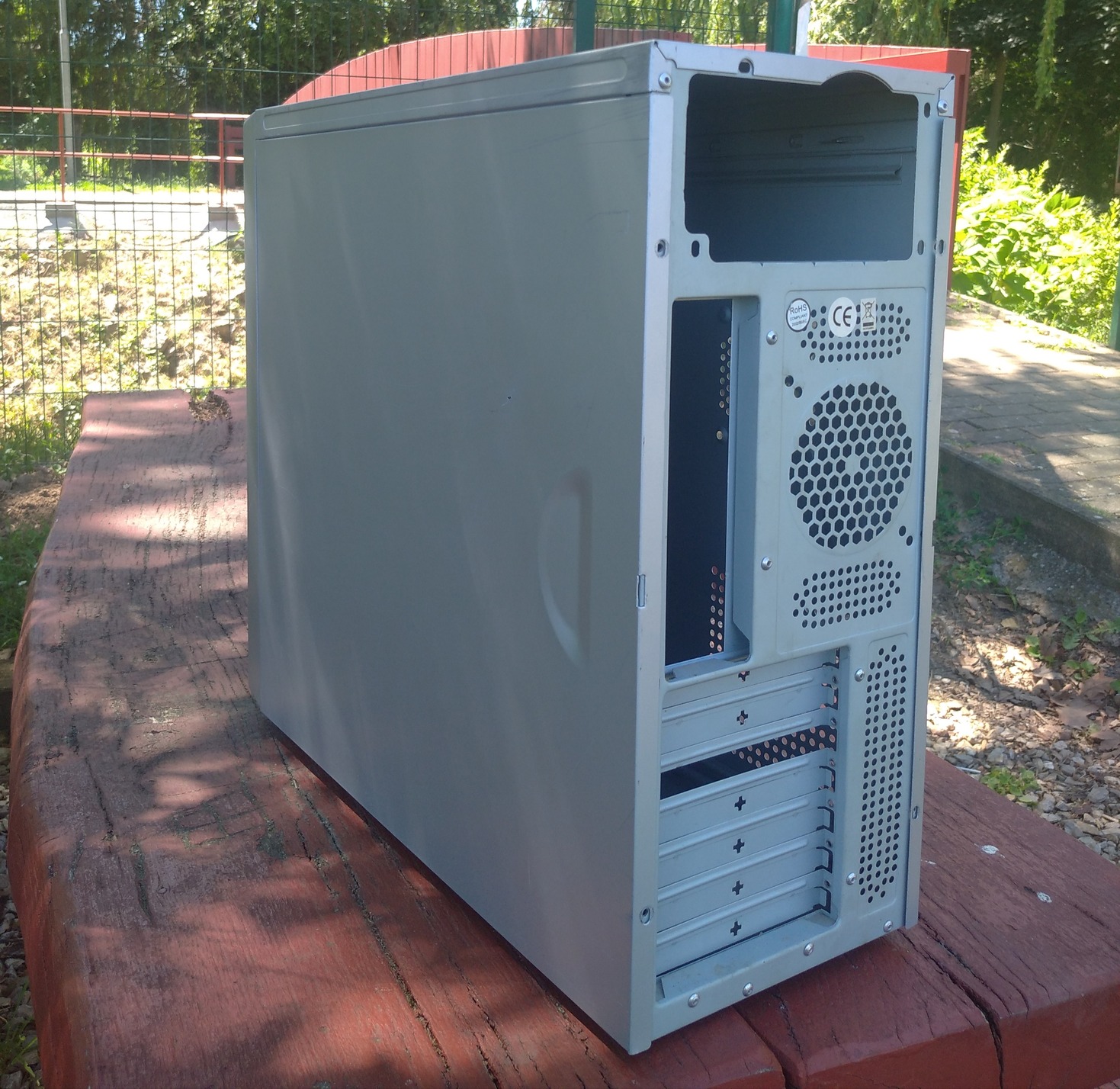 Retro szürke ATX Ház, HDD Rack-el - HardverApró