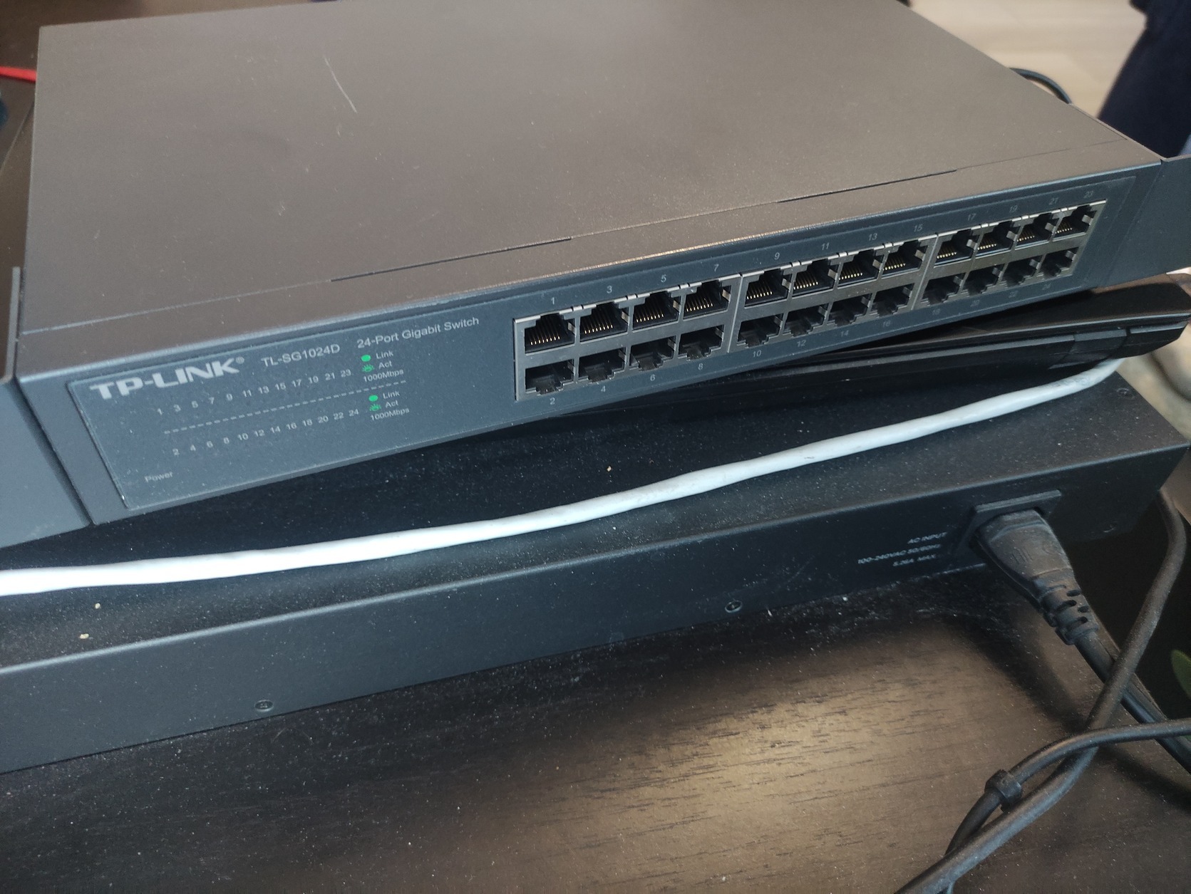 TP-Link TL-SG1024D V5 24 Gigabit rack switch, 1 hó garancia - HardverApró