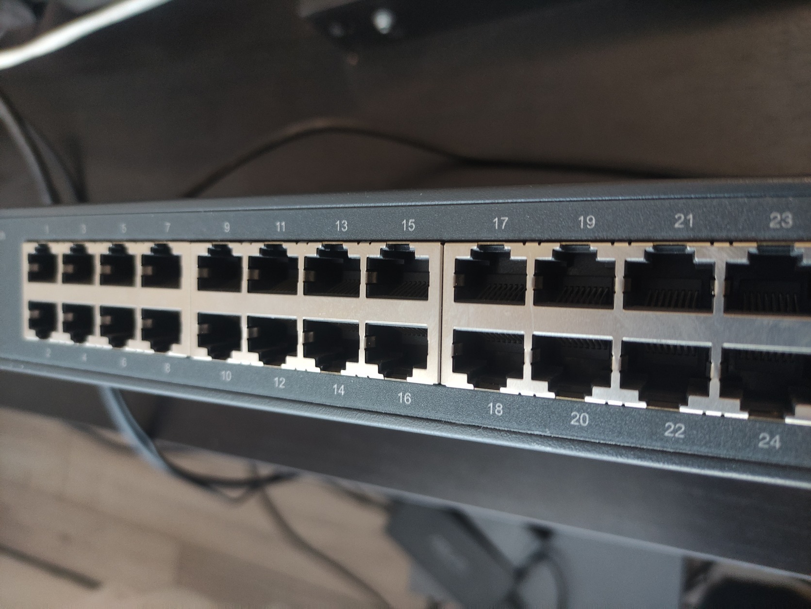 TP-Link TL-SG1024D V5 24 Gigabit rack switch, 1 hó garancia - HardverApró
