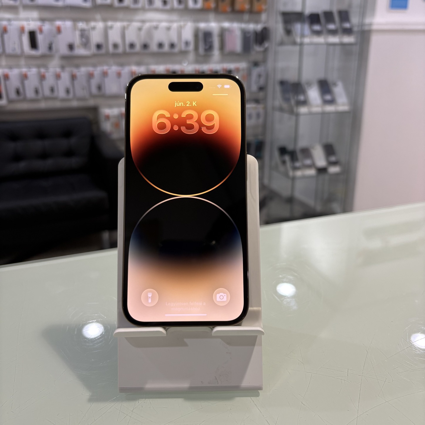 Apple iPhone 14 Pro - 128 GB - arany (373), Használt, garanciával ...