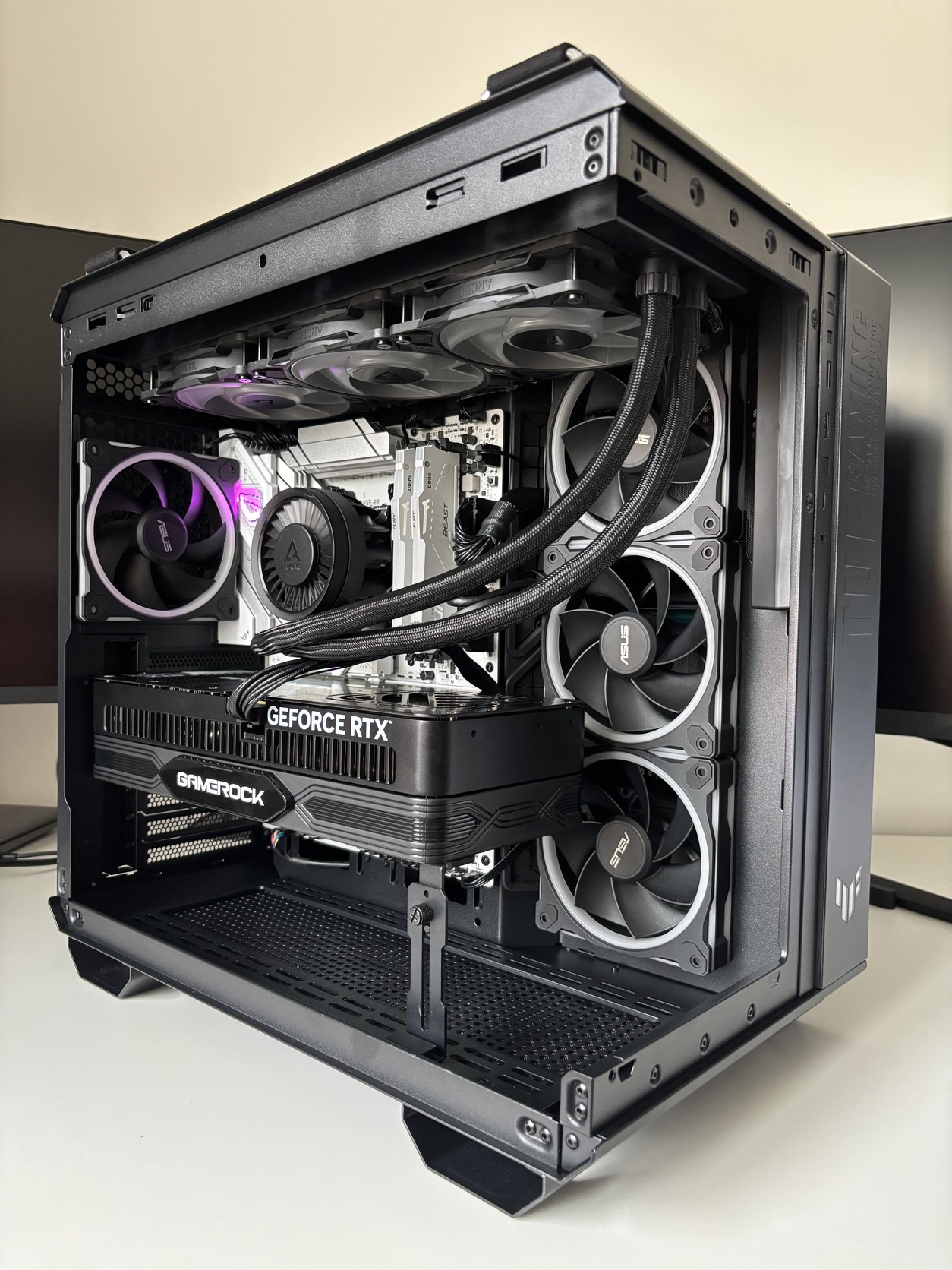 Eladó 4K GamerPC - RTX 5090 32GB + Ryzen 7 9800X3D /ROG B850 /32GB DDR5 ...