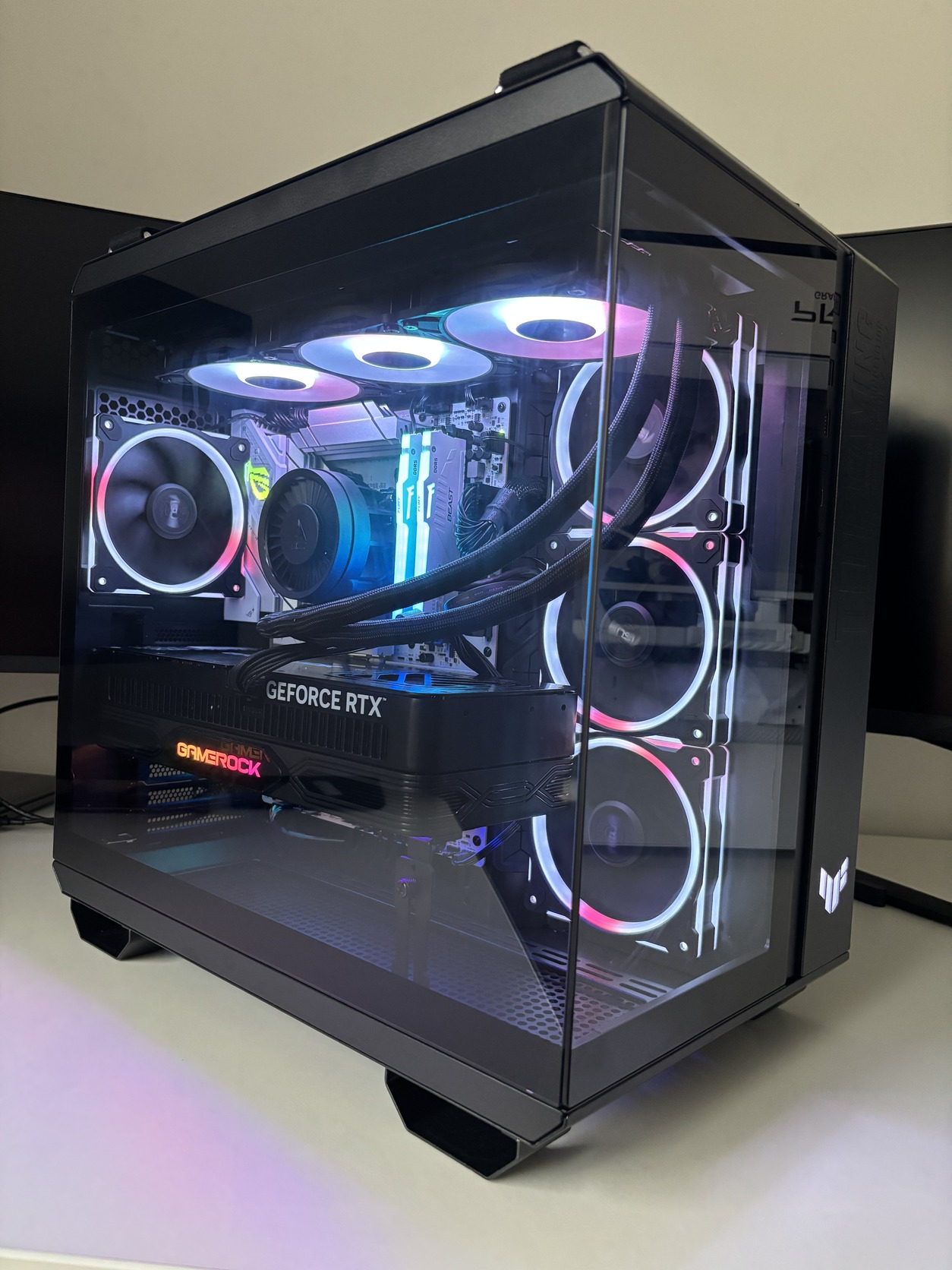 Eladó 4K GamerPC - RTX 5090 32GB + Ryzen 7 9800X3D /ROG B850 /32GB DDR5 ...