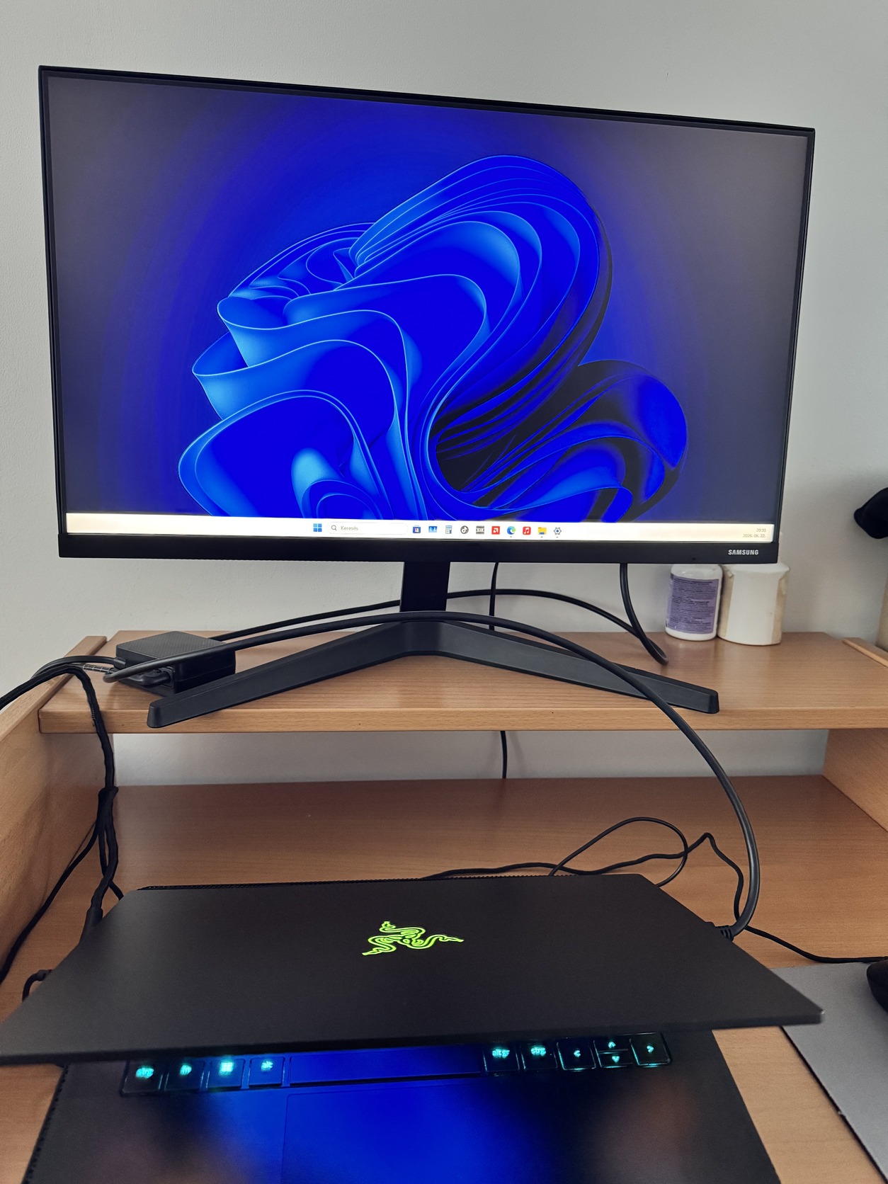 Samsung FHD 23,8" W-LED 75 HZ Monitor - HardverApró
