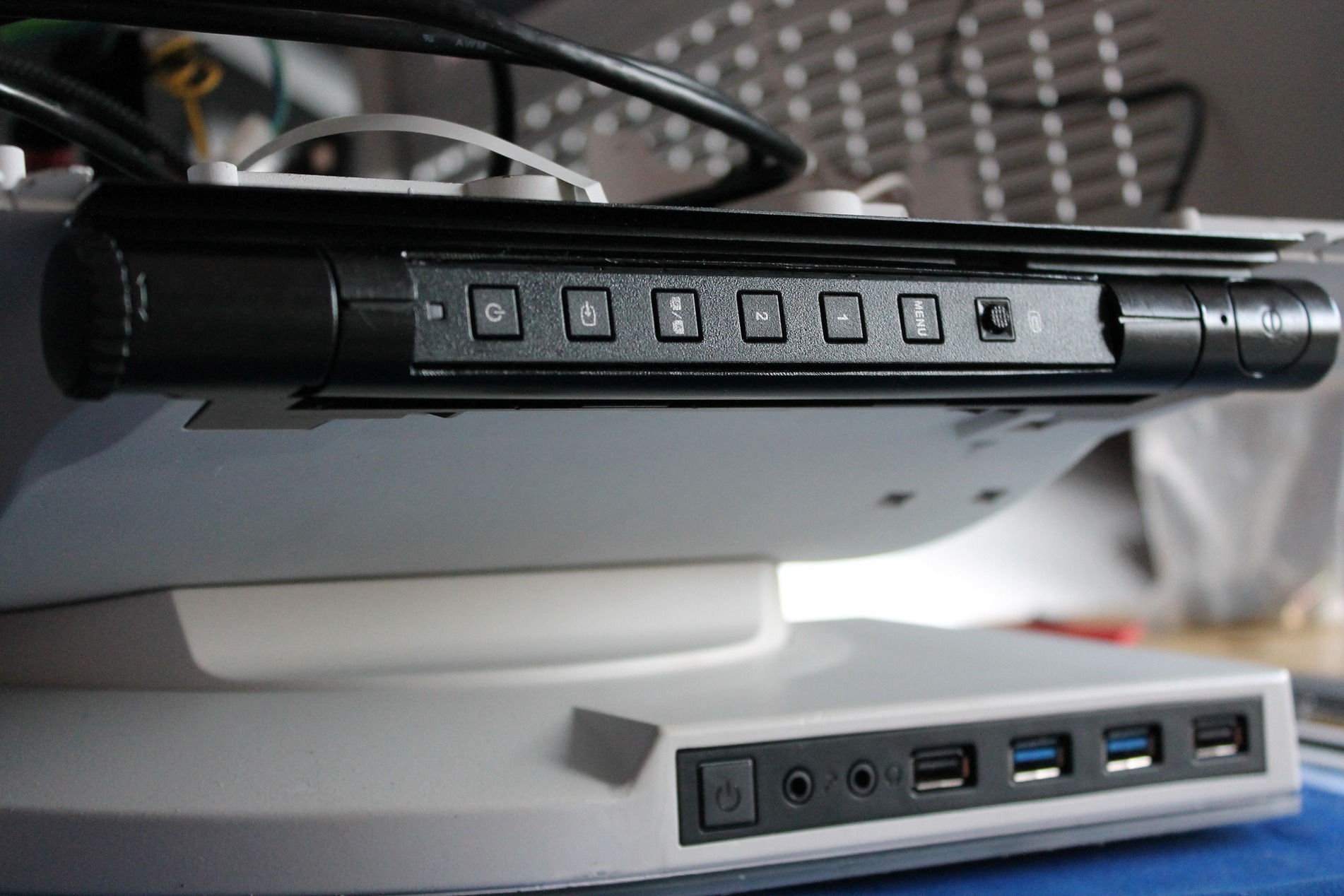 Modding: Oázis ROG monitor - LOGOUT Számtech / Modding cikk