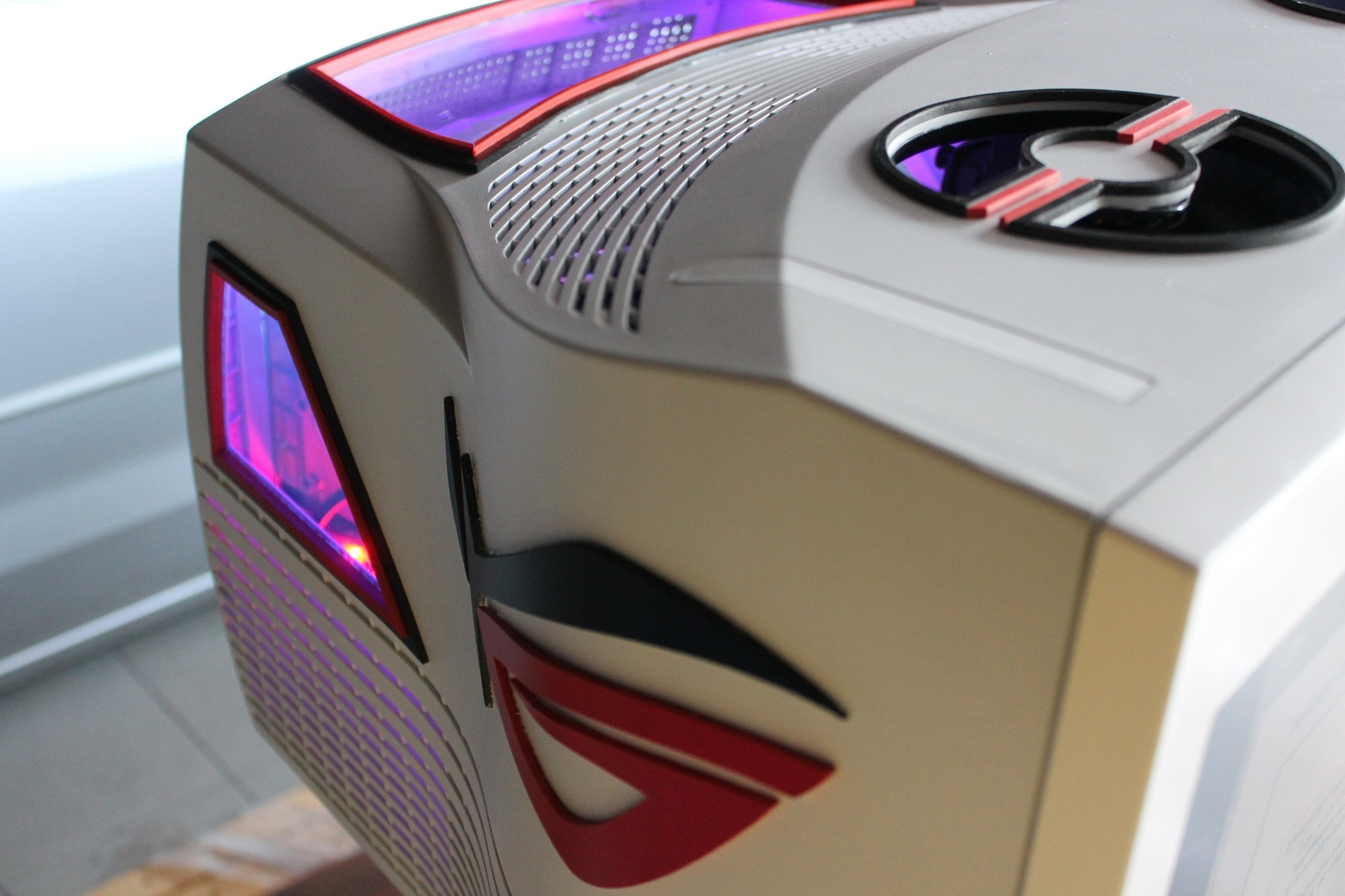 Modding: Oázis ROG monitor - LOGOUT Számtech / Modding cikk